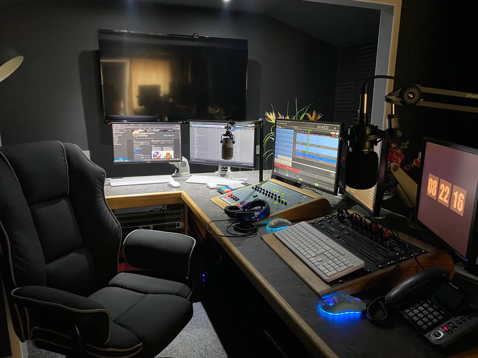 Presenters – Totally Cool Hits Radio